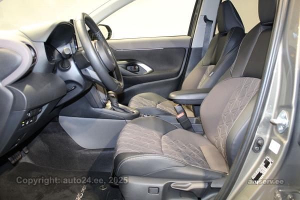 Бежевый Тойота Yaris Cross 2025 в Таллин, объемом двигателя 1.50 л и пробегом 8 тыс. км за 30990 €, фото 11 на AUTOMOTO.COM.LV
