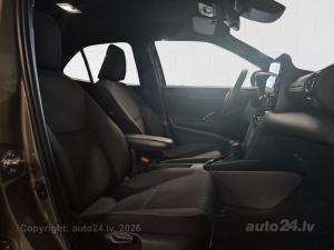 Beige Toyota Yaris Cross 2025 in Tallinn, with an engine capacity of 1.50 L and mileage of 31 thousand km for 24990 €, photo 7 on AUTOMOTO.COM.LV