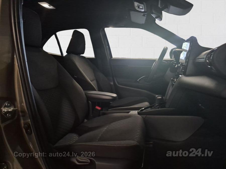 Beige Toyota Yaris Cross 2025 in Tallinn, with an engine capacity of 1.50 L and mileage of 31 thousand km for 24990 €, photo 7 on AUTOMOTO.COM.LV