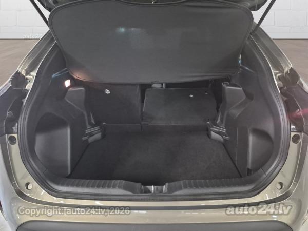 Beige Toyota Yaris Cross 2025 in Tallinn, with an engine capacity of 1.50 L and mileage of 31 thousand km for 24990 €, photo 10 on AUTOMOTO.COM.LV