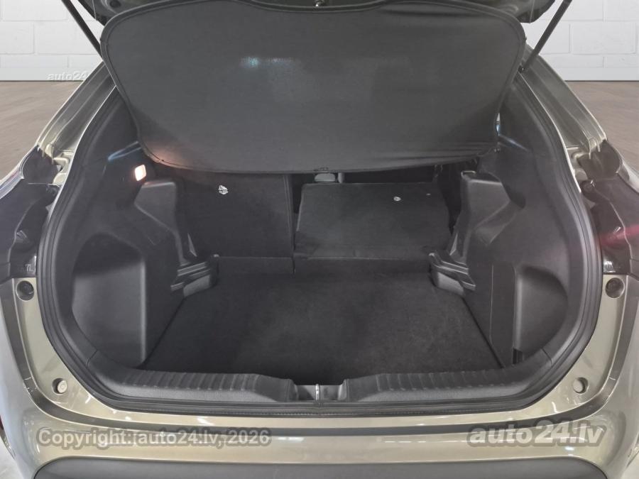 Beige Toyota Yaris Cross 2025 in Tallinn, with an engine capacity of 1.50 L and mileage of 31 thousand km for 24990 €, photo 11 on AUTOMOTO.COM.LV