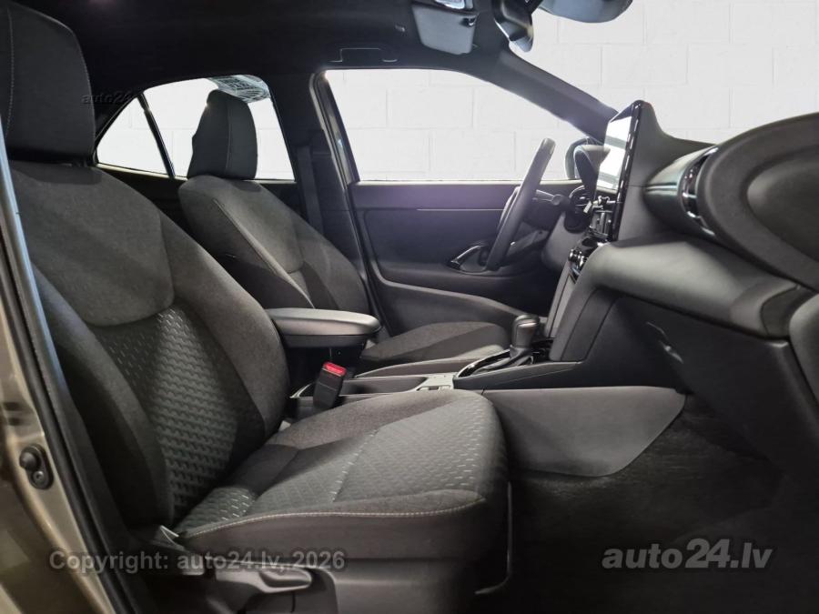 Бежевый Тойота Yaris Cross 2025 в Таллин, объемом двигателя 1.50 л и пробегом 34 тыс. км за 24990 €, фото 7 на AUTOMOTO.COM.LV
