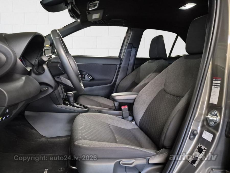 Бежевый Тойота Yaris Cross 2025 в Таллин, объемом двигателя 1.50 л и пробегом 34 тыс. км за 24990 €, фото 12 на AUTOMOTO.COM.LV