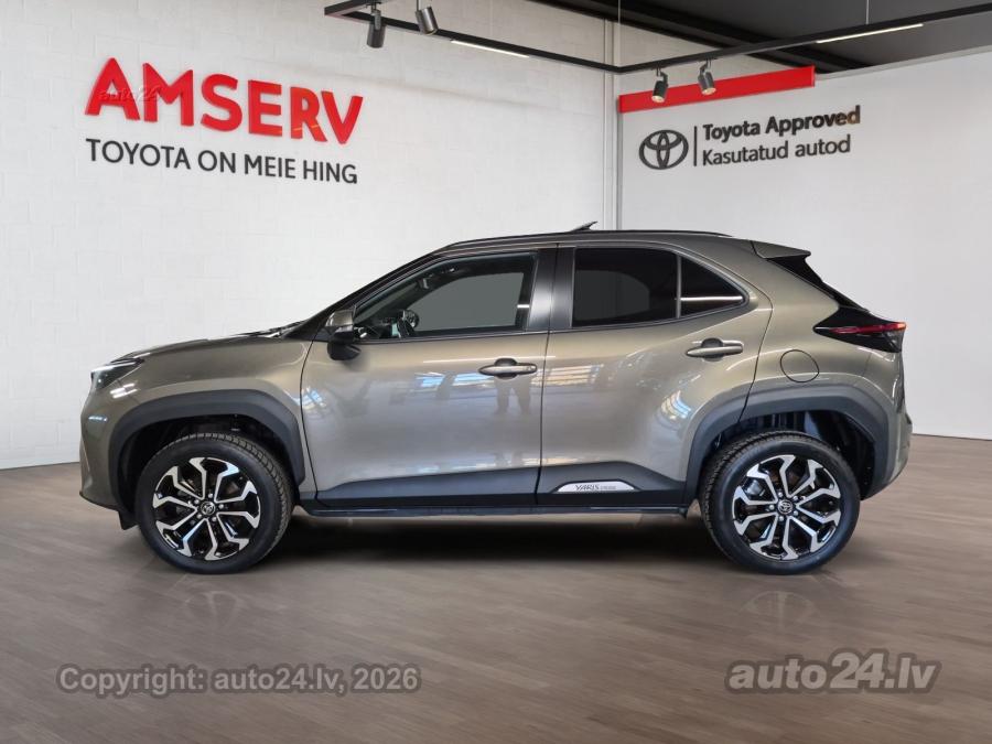Smilšu krāsa Toyota Yaris Cross 2025 Tallina, ar dzinēja tilpumu 1.50 L un nobraukumu 28 tūkst. km par 24490 €, foto 4 vietnē AUTOMOTO.COM.LV