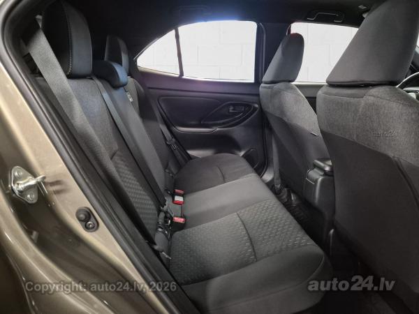Toyota Yaris Cross 2025 Tallina vietnē Smilšu krāsa Toyota Yaris Cross 2025 Tallina, ar dzinēja tilpumu 1.50 L un nobraukumu 28 tūkst. km par 24490 €, foto 8 vietnē AUTOMOTO.COM.LV