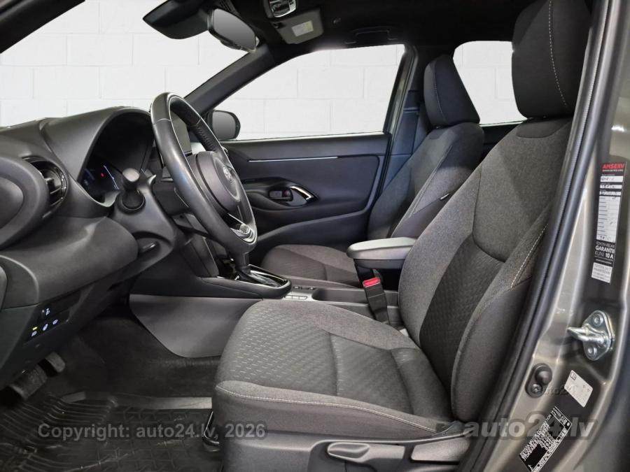 Smilšu krāsa Toyota Yaris Cross 2025 Tallina, ar dzinēja tilpumu 1.50 L un nobraukumu 28 tūkst. km par 24490 €, foto 12 vietnē AUTOMOTO.COM.LV