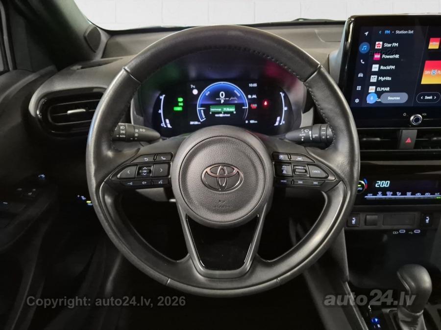 Smilšu krāsa Toyota Yaris Cross 2025 Tallina, ar dzinēja tilpumu 1.50 L un nobraukumu 28 tūkst. km par 24490 €, foto 13 vietnē AUTOMOTO.COM.LV