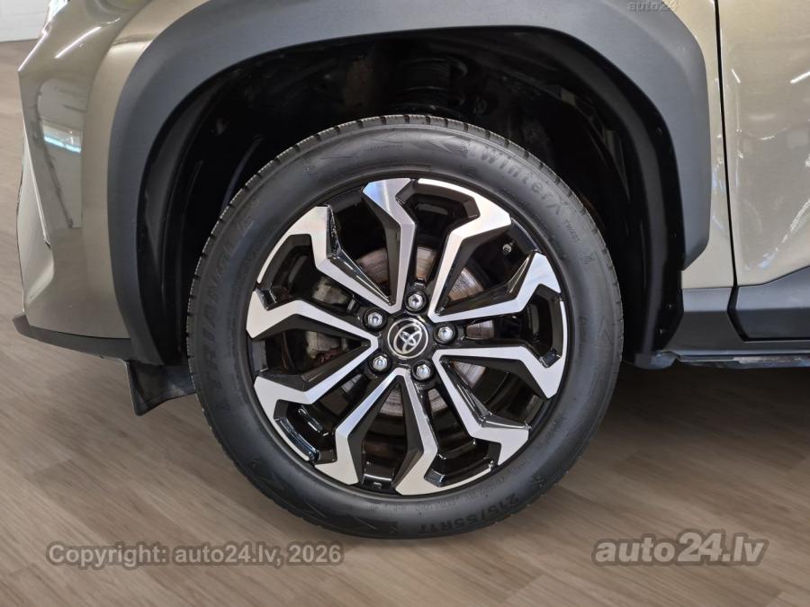 Smilšu krāsa Toyota Yaris Cross 2025 Tallina, ar dzinēja tilpumu 1.50 L un nobraukumu 28 tūkst. km par 24490 €, foto 16 vietnē AUTOMOTO.COM.LV