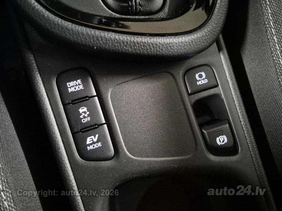 Smilšu krāsa Toyota Yaris Cross 2025 Tallina, ar dzinēja tilpumu 1.50 L un nobraukumu 28 tūkst. km par 24490 €, foto 18 vietnē AUTOMOTO.COM.LV