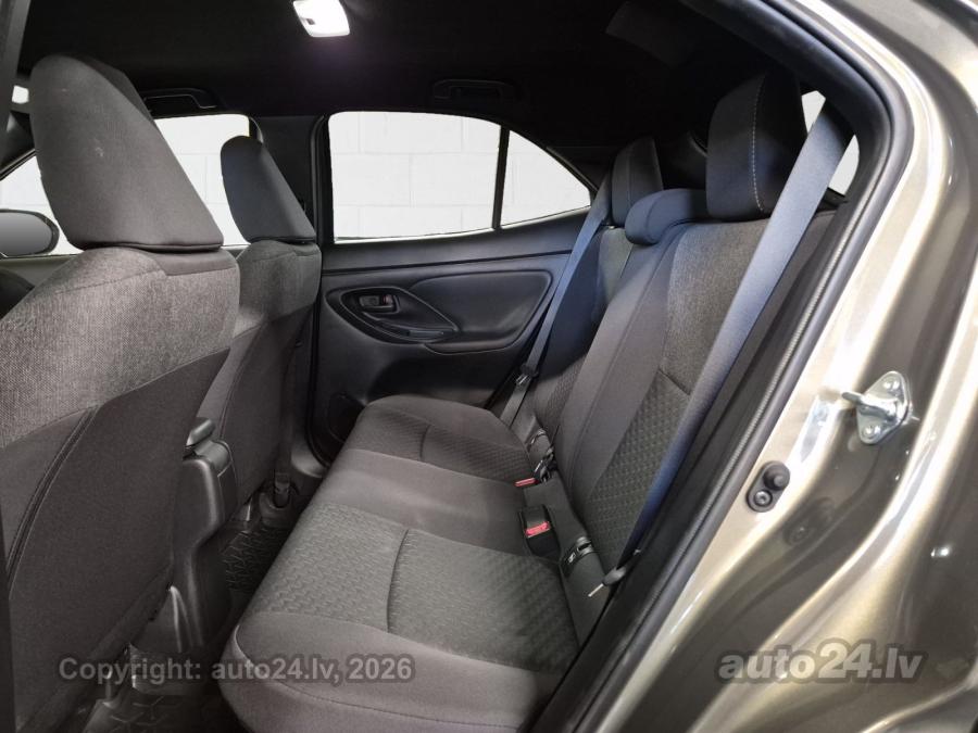 Smilšu krāsa Toyota Yaris Cross 2025 Tallina, ar dzinēja tilpumu 1.50 L un nobraukumu 28 tūkst. km par 24490 €, foto 20 vietnē AUTOMOTO.COM.LV