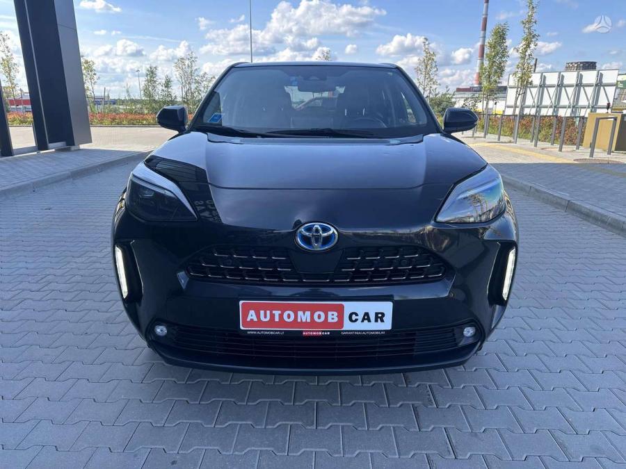 Черный Тойота Yaris Cross 2021 в Вильнюс, объемом двигателя 1.49 л и пробегом 93 тыс. км за 22500 €, фото 1 на AUTOMOTO.COM.LV