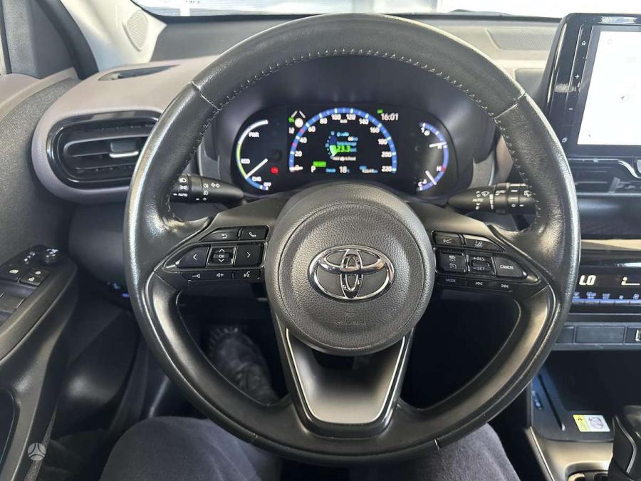 Черный Тойота Yaris Cross 2021 в Вильнюс, объемом двигателя 1.49 л и пробегом 93 тыс. км за 22500 €, фото 35 на AUTOMOTO.COM.LV