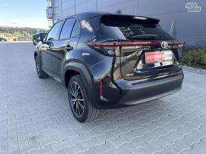 Black Toyota Yaris Cross 2021 in Vilnius, with an engine capacity of 1.50 L and mileage of 93 thousand km for 22500 €, photo 9 on AUTOMOTO.COM.LV