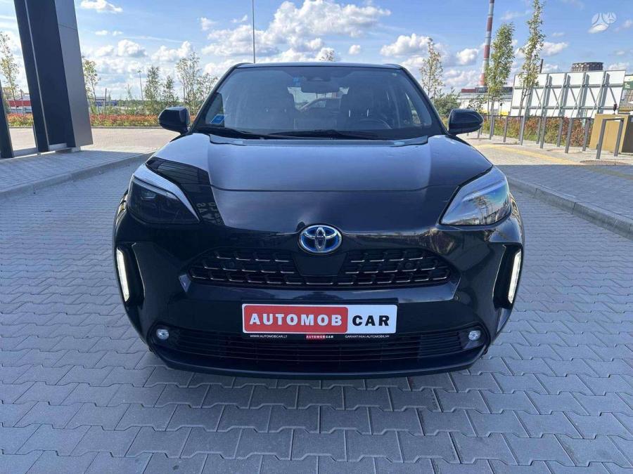 Черный Тойота Yaris Cross 2021 в Вильнюс, объемом двигателя 1.49 л и пробегом 93 тыс. км за 22500 €, фото 1 на AUTOMOTO.COM.LV