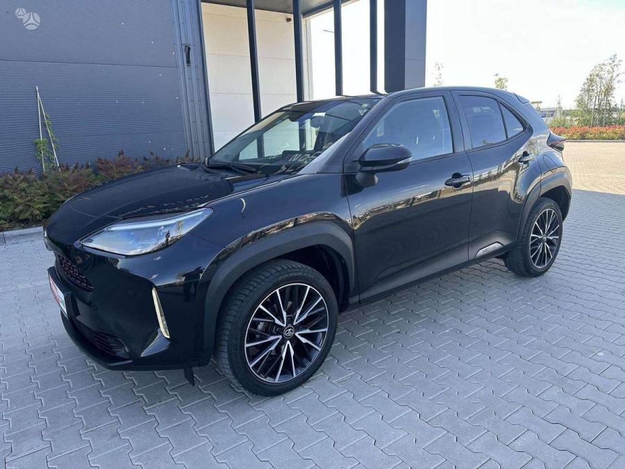 Черный Тойота Yaris Cross 2021 в Вильнюс, объемом двигателя 1.49 л и пробегом 93 тыс. км за 22500 €, фото 5 на AUTOMOTO.COM.LV