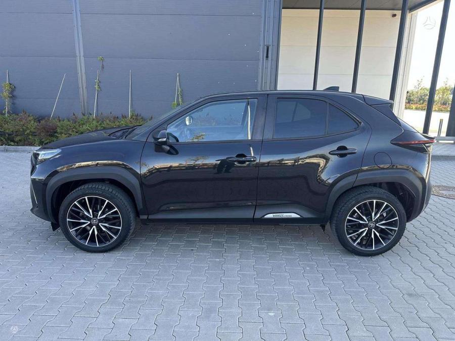 Черный Тойота Yaris Cross 2021 в Вильнюс, объемом двигателя 1.49 л и пробегом 93 тыс. км за 22500 €, фото 6 на AUTOMOTO.COM.LV