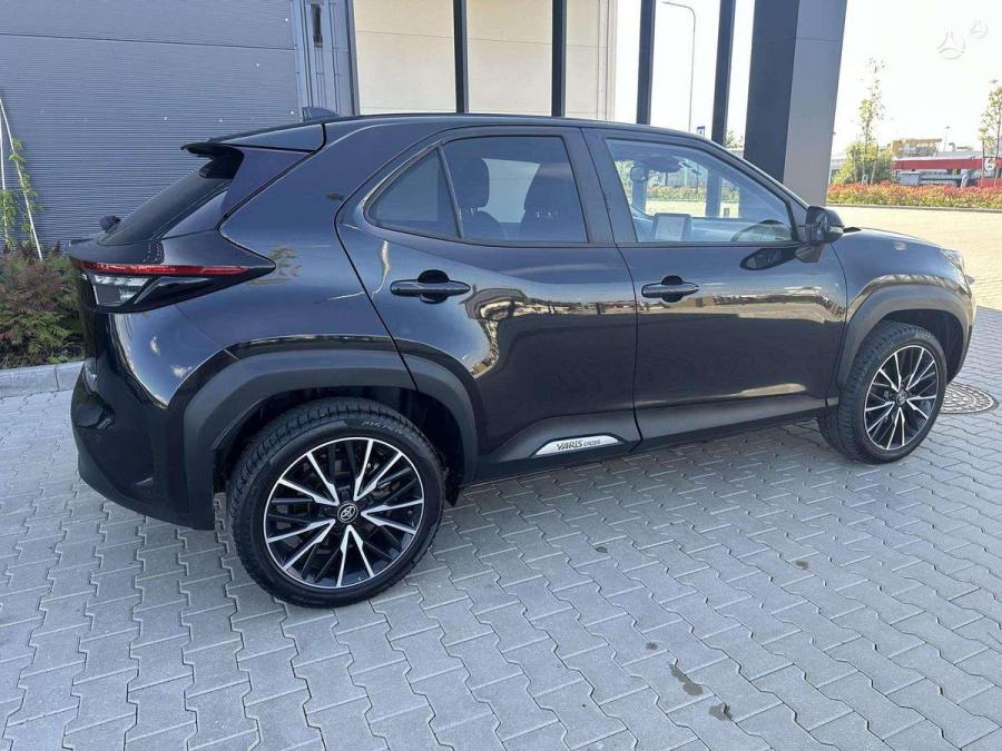 Черный Тойота Yaris Cross 2021 в Вильнюс, объемом двигателя 1.49 л и пробегом 93 тыс. км за 22500 €, фото 14 на AUTOMOTO.COM.LV