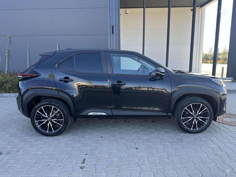Черный Тойота Yaris Cross 2021 в Вильнюс, объемом двигателя 1.49 л и пробегом 93 тыс. км за 22500 €, фото 15 на AUTOMOTO.COM.LV