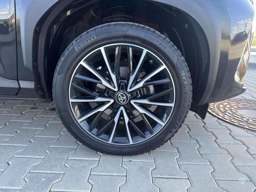 Черный Тойота Yaris Cross 2021 в Вильнюс, объемом двигателя 1.49 л и пробегом 93 тыс. км за 22500 €, фото 19 на AUTOMOTO.COM.LV
