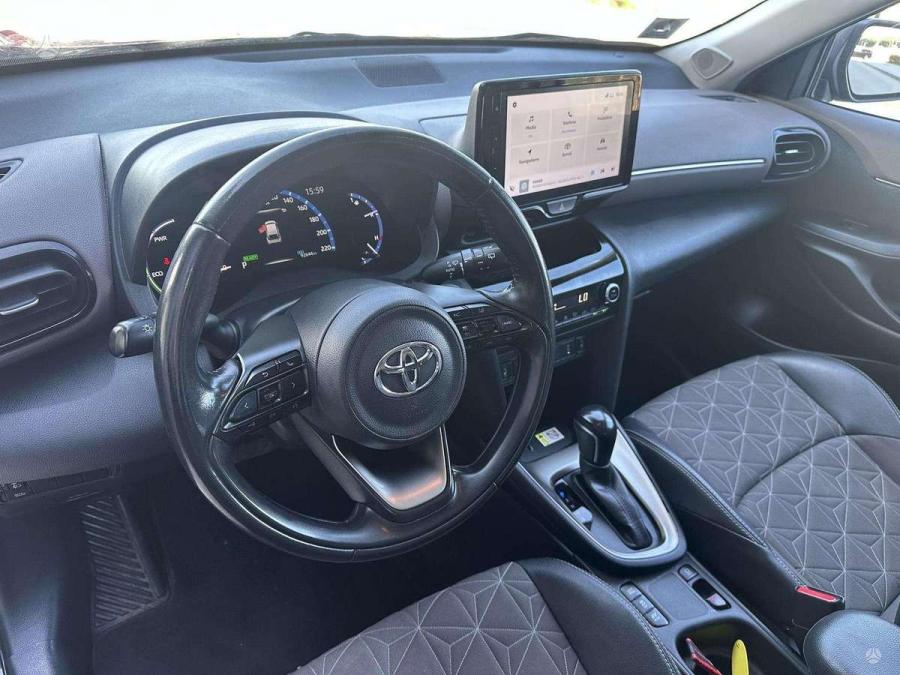 Черный Тойота Yaris Cross 2021 в Вильнюс, объемом двигателя 1.49 л и пробегом 93 тыс. км за 22500 €, фото 25 на AUTOMOTO.COM.LV