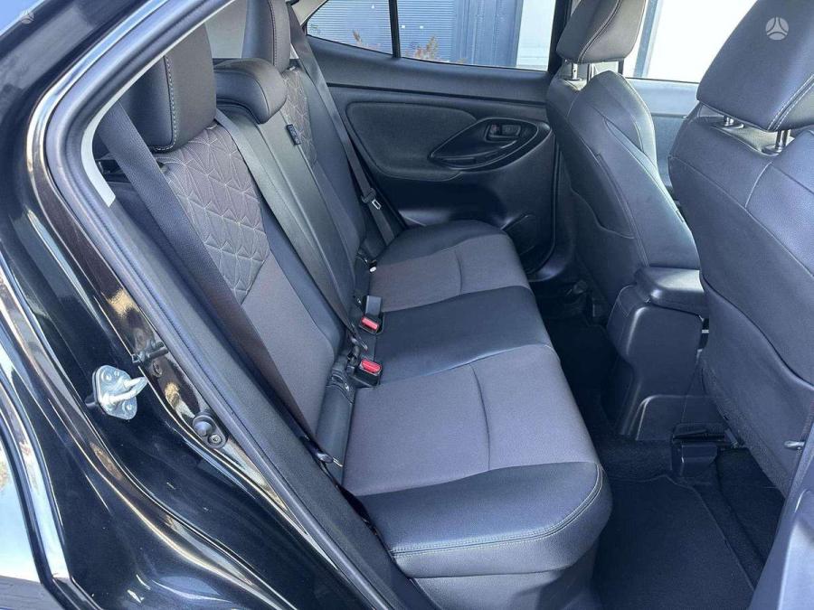 Черный Тойота Yaris Cross 2021 в Вильнюс, объемом двигателя 1.49 л и пробегом 93 тыс. км за 22500 €, фото 28 на AUTOMOTO.COM.LV