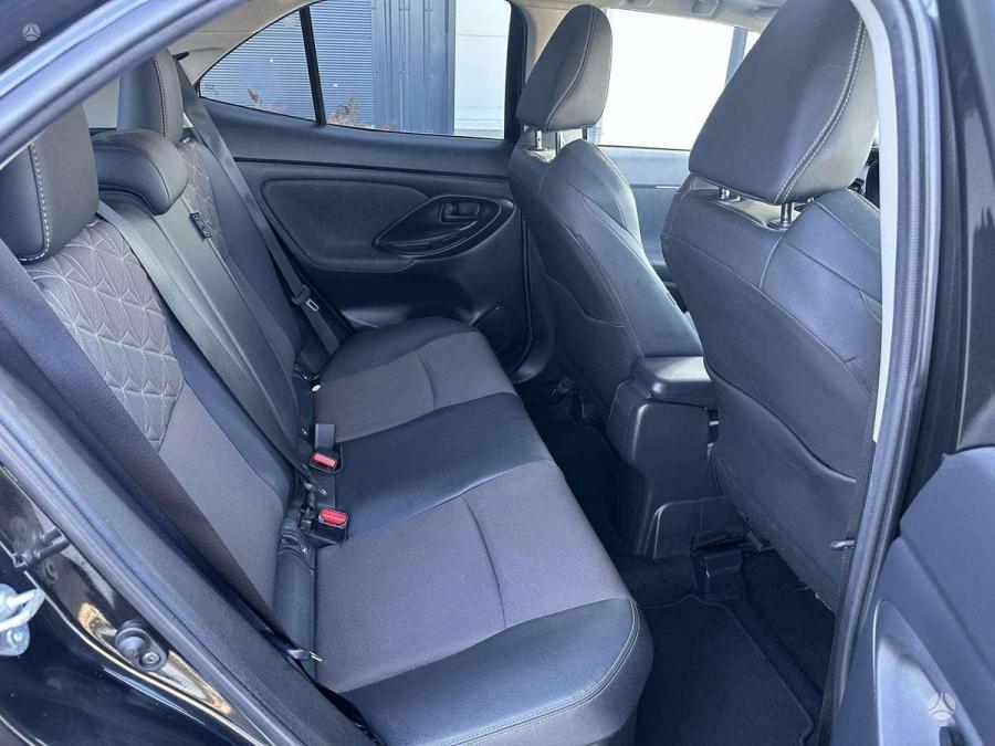 Черный Тойота Yaris Cross 2021 в Вильнюс, объемом двигателя 1.49 л и пробегом 93 тыс. км за 22500 €, фото 29 на AUTOMOTO.COM.LV