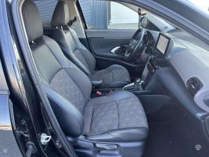 Черный Тойота Yaris Cross 2021 в Вильнюс, объемом двигателя 1.49 л и пробегом 93 тыс. км за 22500 €, фото 33 на AUTOMOTO.COM.LV