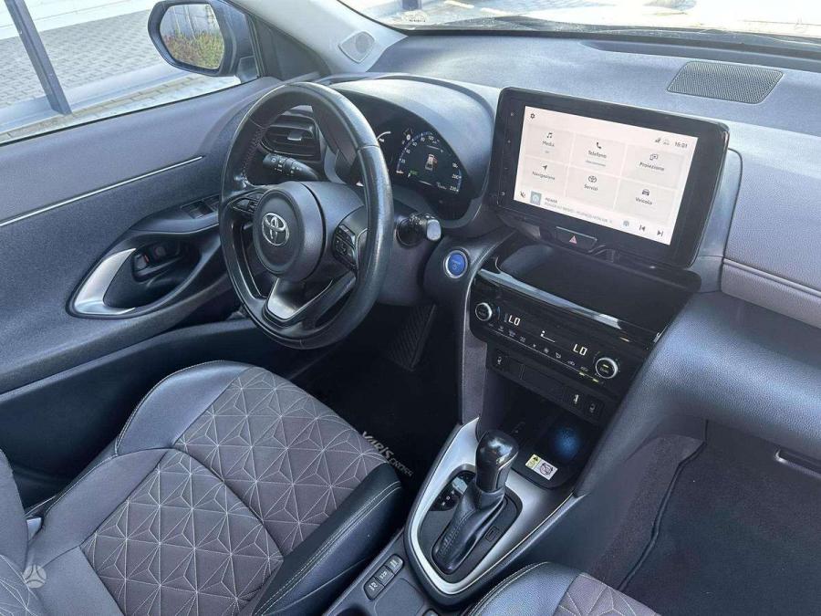 Черный Тойота Yaris Cross 2021 в Вильнюс, объемом двигателя 1.49 л и пробегом 93 тыс. км за 22500 €, фото 34 на AUTOMOTO.COM.LV