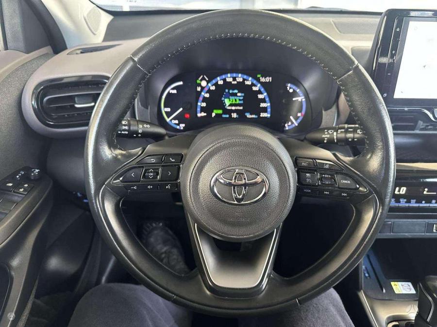 Черный Тойота Yaris Cross 2021 в Вильнюс, объемом двигателя 1.49 л и пробегом 93 тыс. км за 22500 €, фото 35 на AUTOMOTO.COM.LV