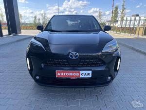 Melns Toyota Yaris Cross 2021 Viļņa, ar dzinēja tilpumu 1.50 L un nobraukumu 93 tūkst. km par 22500 €, foto  vietnē AUTOMOTO.COM.LV