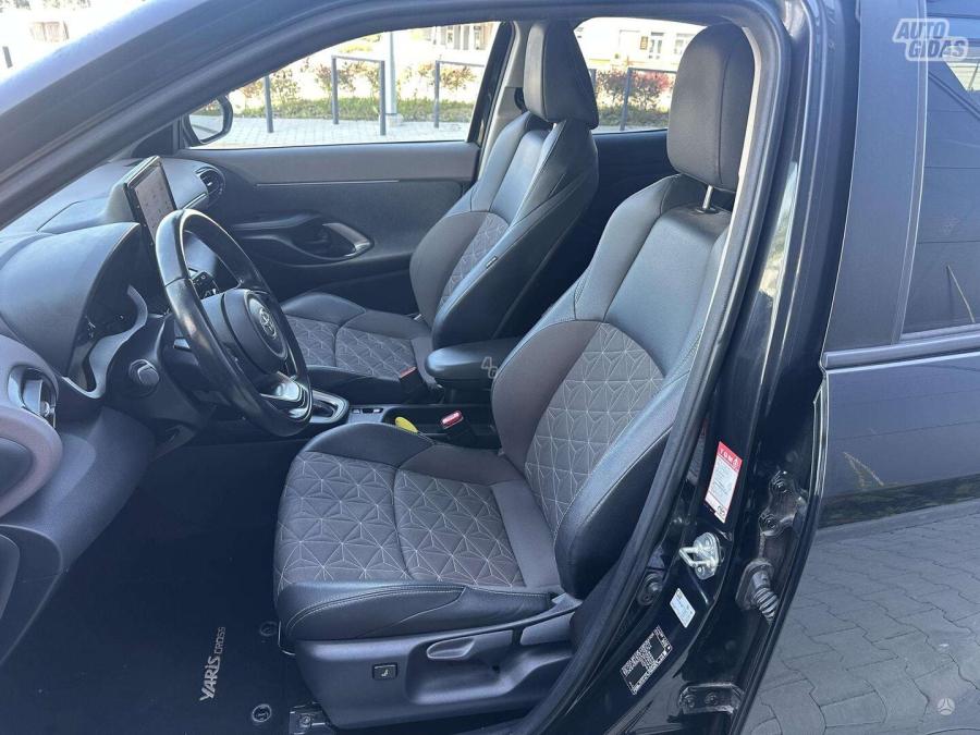 Черный Тойота Yaris Cross 2021 в Вильнюс, объемом двигателя 1.50 л и пробегом 93 тыс. км за 22500 €, фото 23 на AUTOMOTO.COM.LV