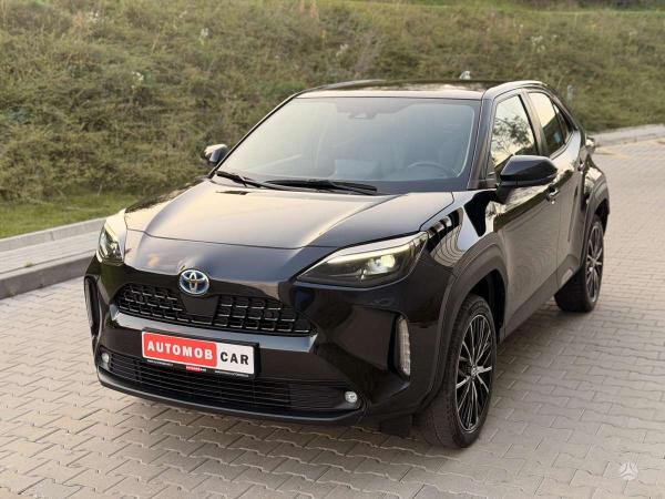 Черный Тойота Yaris Cross 2021 в Вильнюс, объемом двигателя 1.49 л и пробегом 93 тыс. км за 22500 €, фото 1 на AUTOMOTO.COM.LV