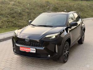Black Toyota Yaris Cross 2021 in Vilnius, with an engine capacity of 1.49 L and mileage of 93 thousand km for 22500 €, photo  on AUTOMOTO.COM.LV