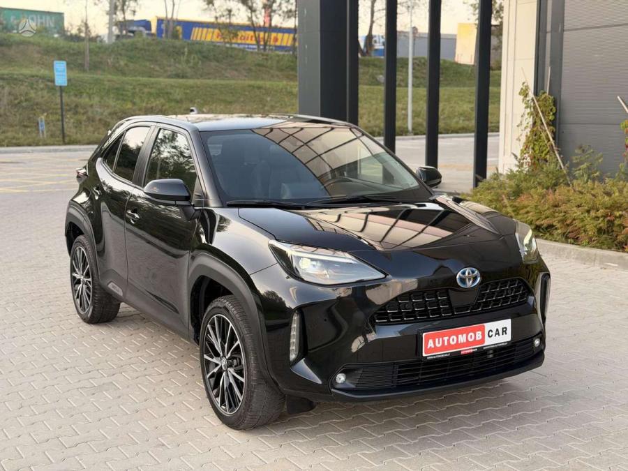 Black Toyota Yaris Cross 2021 in Vilnius, with an engine capacity of 1.49 L and mileage of 93 thousand km for 22500 €, photo 4 on AUTOMOTO.COM.LV