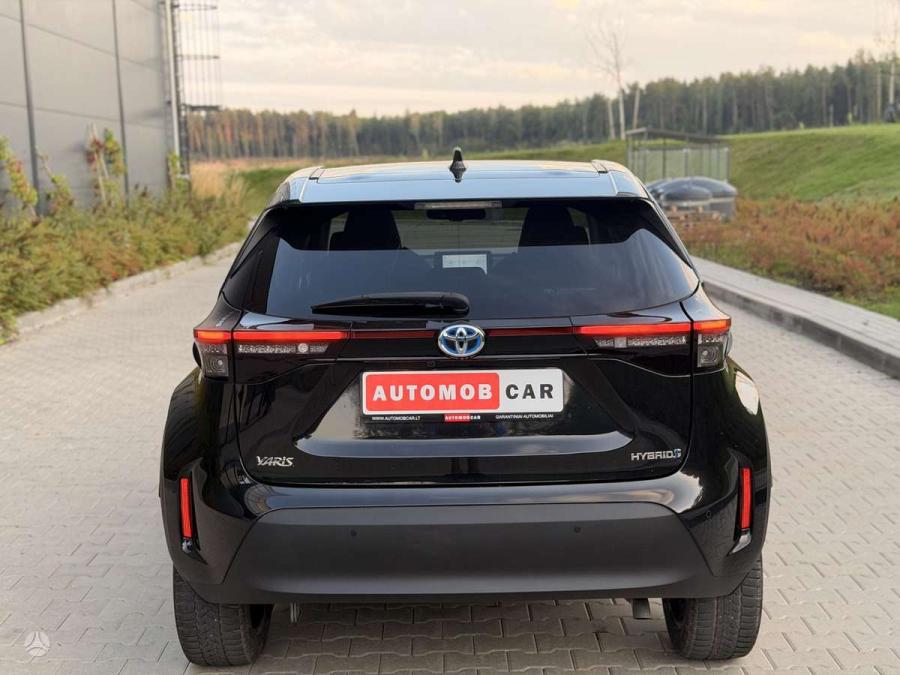 Black Toyota Yaris Cross 2021 in Vilnius, with an engine capacity of 1.49 L and mileage of 93 thousand km for 22500 €, photo 9 on AUTOMOTO.COM.LV
