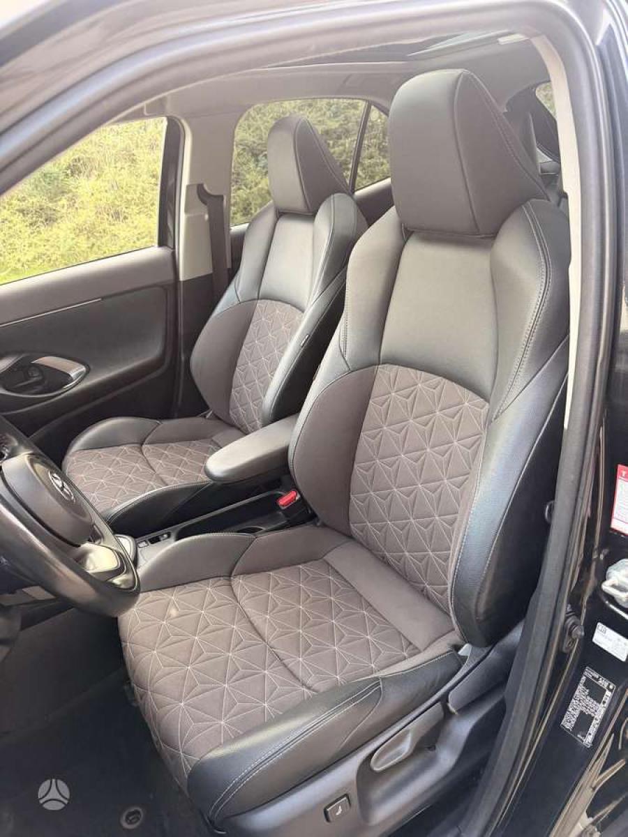 Black Toyota Yaris Cross 2021 in Vilnius, with an engine capacity of 1.49 L and mileage of 93 thousand km for 22500 €, photo 17 on AUTOMOTO.COM.LV