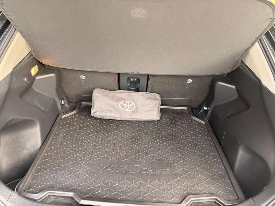 Black Toyota Yaris Cross 2021 in Vilnius, with an engine capacity of 1.49 L and mileage of 93 thousand km for 22500 €, photo 22 on AUTOMOTO.COM.LV
