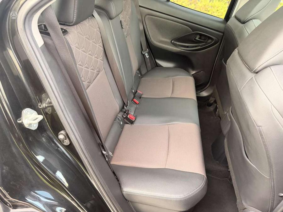 Black Toyota Yaris Cross 2021 in Vilnius, with an engine capacity of 1.49 L and mileage of 93 thousand km for 22500 €, photo 24 on AUTOMOTO.COM.LV