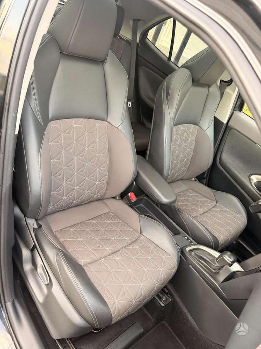 Black Toyota Yaris Cross 2021 in Vilnius, with an engine capacity of 1.49 L and mileage of 93 thousand km for 22500 €, photo 26 on AUTOMOTO.COM.LV