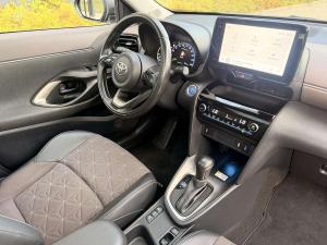 Black Toyota Yaris Cross 2021 in Vilnius, with an engine capacity of 1.49 L and mileage of 93 thousand km for 22500 €, photo 28 on AUTOMOTO.COM.LV