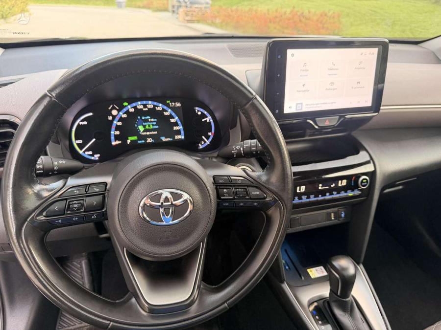 Black Toyota Yaris Cross 2021 in Vilnius, with an engine capacity of 1.49 L and mileage of 93 thousand km for 22500 €, photo 29 on AUTOMOTO.COM.LV