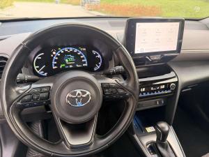 Black Toyota Yaris Cross 2021 in Vilnius, with an engine capacity of 1.49 L and mileage of 93 thousand km for 22500 €, photo 30 on AUTOMOTO.COM.LV