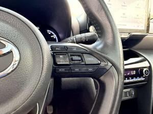 Black Toyota Yaris Cross 2021 in Vilnius, with an engine capacity of 1.49 L and mileage of 93 thousand km for 22500 €, photo 32 on AUTOMOTO.COM.LV