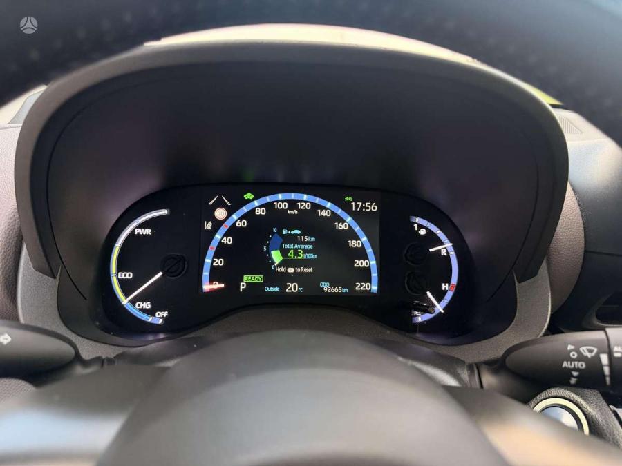 Black Toyota Yaris Cross 2021 in Vilnius, with an engine capacity of 1.49 L and mileage of 93 thousand km for 22500 €, photo 33 on AUTOMOTO.COM.LV