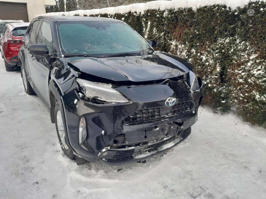 Melns Toyota Yaris Cross 2022 Šauļi, ar dzinēja tilpumu 1.50 L un nobraukumu 140 tūkst. km par 11800 €, foto 3 vietnē AUTOMOTO.COM.LV