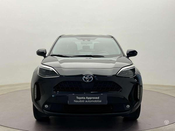 Melns Toyota Yaris Cross 2022 Panevēža, ar dzinēja tilpumu 1.49 L un nobraukumu 93 tūkst. km par 20990 €, foto 2 vietnē AUTOMOTO.COM.LV