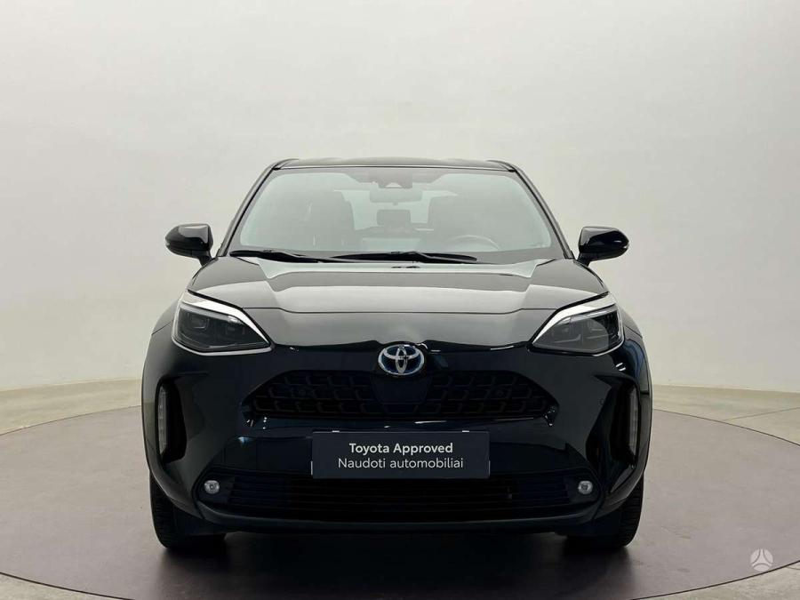 Melns Toyota Yaris Cross 2022 Panevēža, ar dzinēja tilpumu 1.49 L un nobraukumu 93 tūkst. km par 20990 €, foto 3 vietnē AUTOMOTO.COM.LV