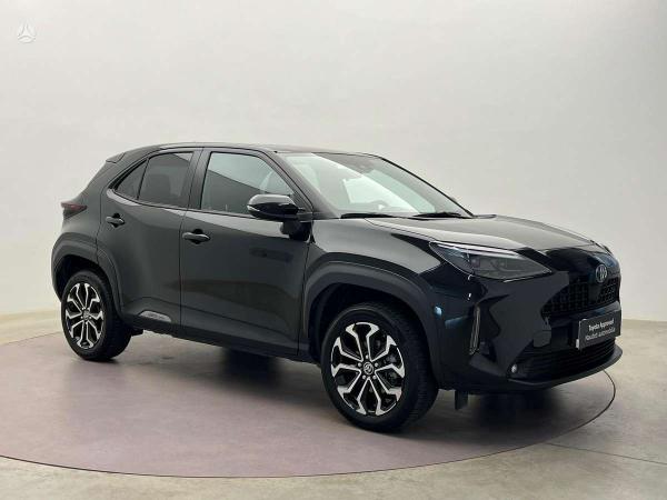 Melns Toyota Yaris Cross 2022 Panevēža, ar dzinēja tilpumu 1.49 L un nobraukumu 93 tūkst. km par 20990 €, foto 3 vietnē AUTOMOTO.COM.LV