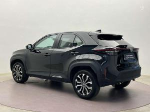Melns Toyota Yaris Cross 2022 Panevēža, ar dzinēja tilpumu 1.49 L un nobraukumu 93 tūkst. km par 20990 €, foto 7 vietnē AUTOMOTO.COM.LV