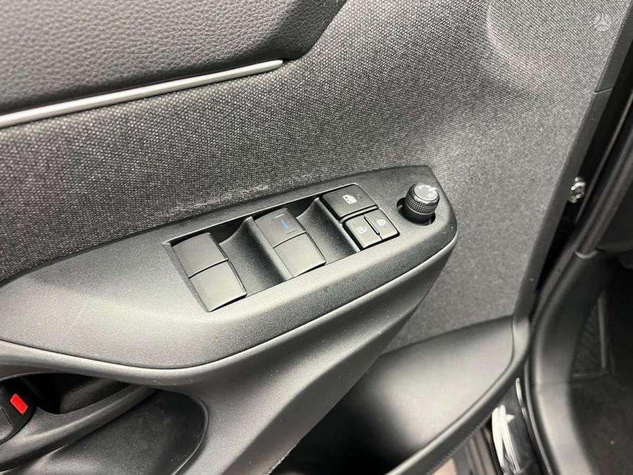 Melns Toyota Yaris Cross 2022 Panevēža, ar dzinēja tilpumu 1.49 L un nobraukumu 93 tūkst. km par 20990 €, foto 11 vietnē AUTOMOTO.COM.LV